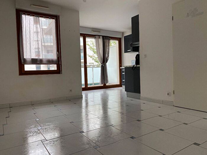 Croix Petit-Chenes d'Or, Cergy : Appartement 1 pièce à louer