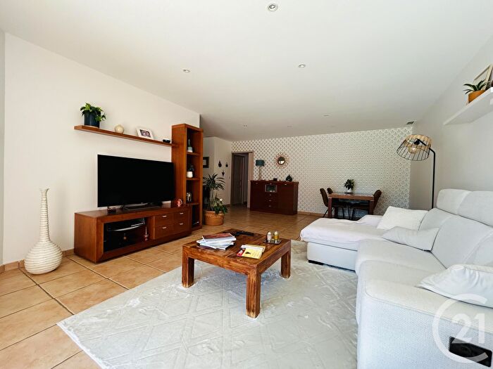 Maisons à vendre et appartements à louer - 1