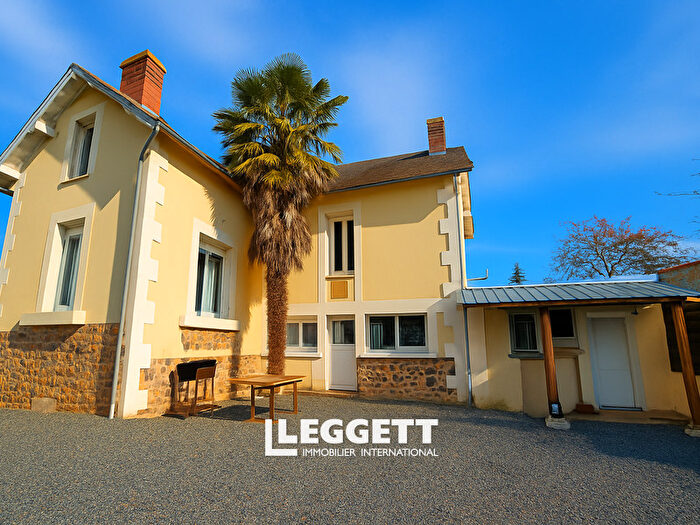 Maison à vendre - Chabanais - 6 pièces - 3 chambres