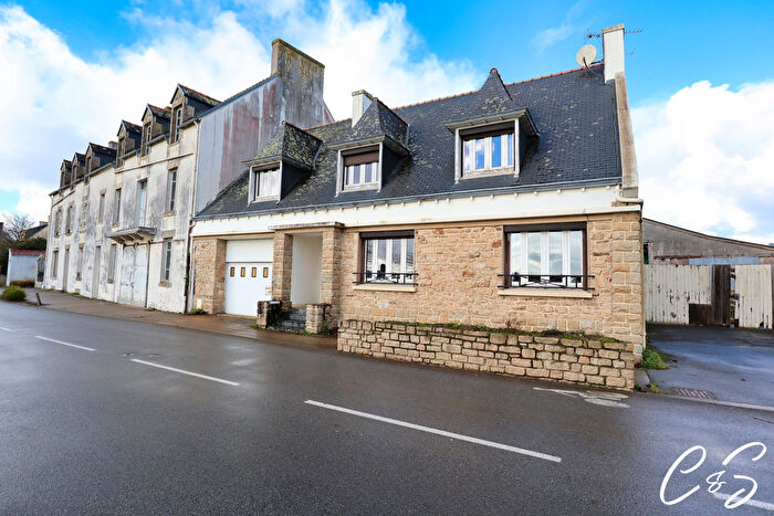Maison à vendre - Plonéour-Lanvern - 6 pièces - 5 chambres