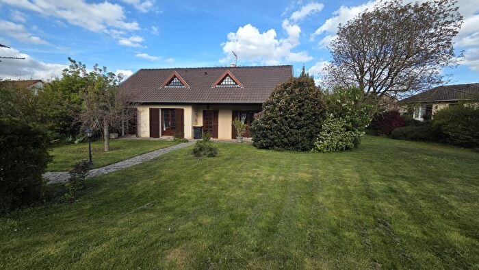 Maison 10 pièces à vendre à Baconnes