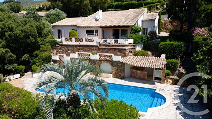 Cavalaire-sur-Mer, Moulin, Collières, Eau Blanche : Maison 6 pièces à vendre