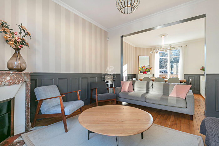 Maison à vendre - Versailles, Jussieu, Petits Bois, Picardie - 7 pièces - 6 chambres