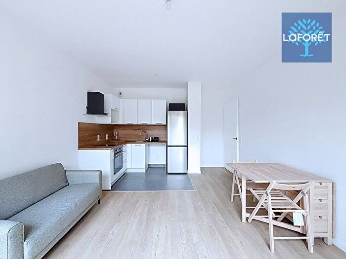 Varenne-Centre-Rive Charmante, Noisy-le-Grand : Appartement 2 pièces à louer
