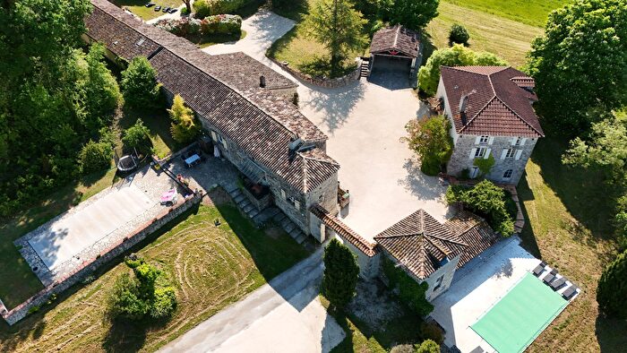 Maison 12 pièces à Roquecor, à vendre