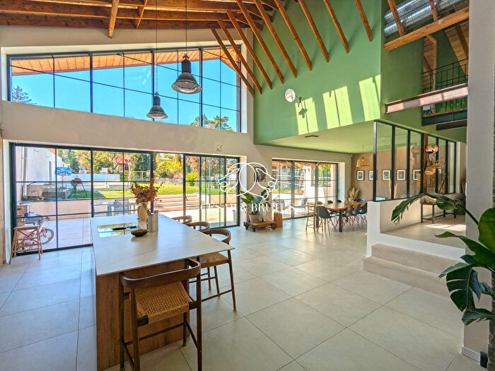 Maison à vendre - Charly - 8 pièces - 5 chambres