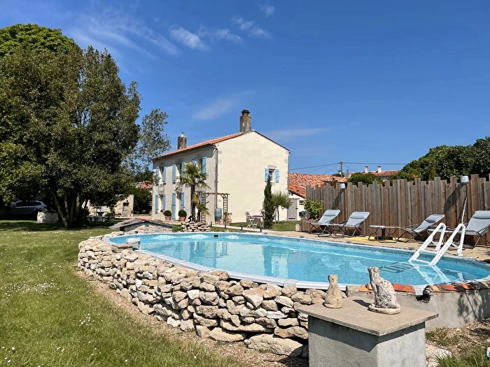 Maison à vendre - La Croix-Comtesse - 10 pièces - 5 chambres