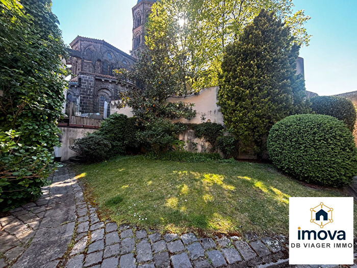 Maison à vendre - Riom, Centre-ville - 11 pièces - 6 chambres