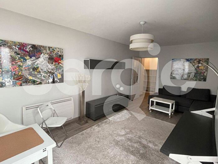 Centre Ville, Reims : Appartement 1 pièce à louer