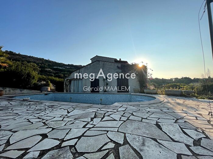 Maison à vendre - Grimaud - 8 pièces - 6 chambres