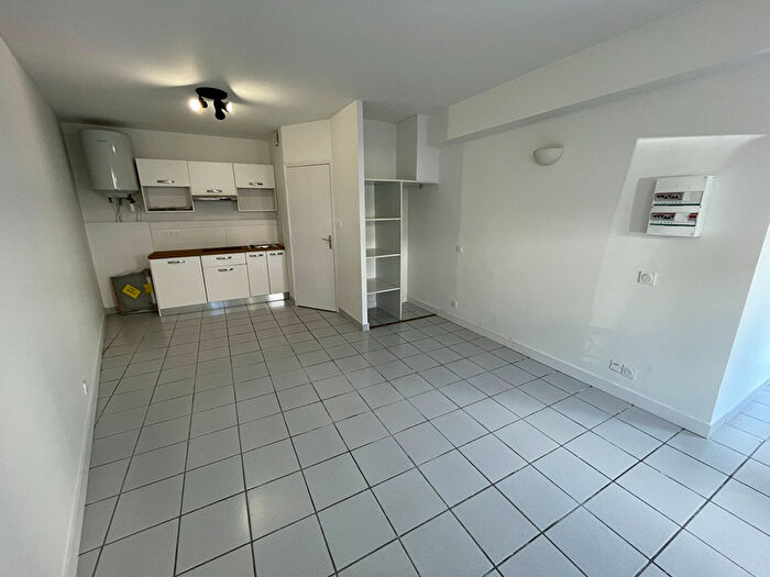 Appartement à louer - Quimper, Locmaria, Tourelle, Kervir - 1 pièce