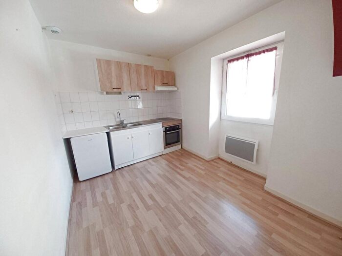 Appartement à louer - Aurillac - 2 pièces - 1 chambre