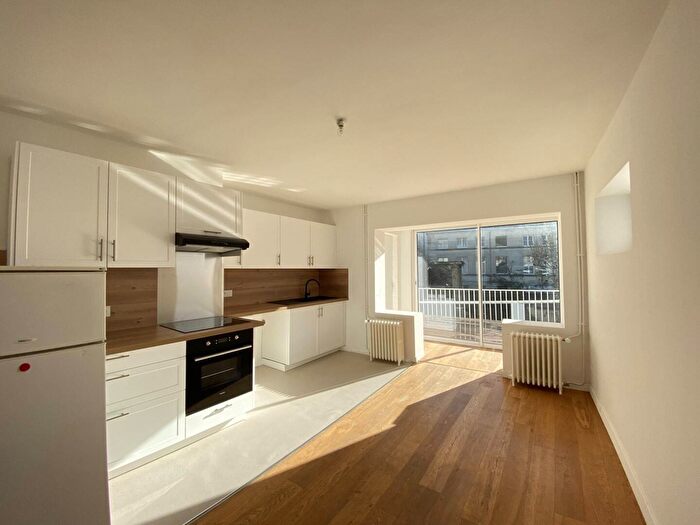 Appartement à louer - Centre-Neuf Bourg-Quesnoy-Delsaux-Musée-Cannoniers-Gare, Valenciennes - 3 pièces - 3 chambres