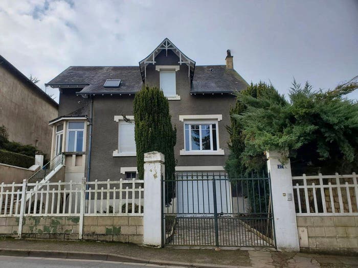 Centre, Loudun : Maison 7 pièces à louer