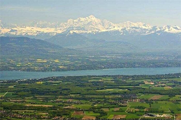 Appartement à louer - Centre, Ferney-Voltaire - 3 pièces - 2 chambres