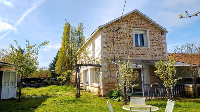 Maison à vendre - Thouars - 4 pièces - 3 chambres