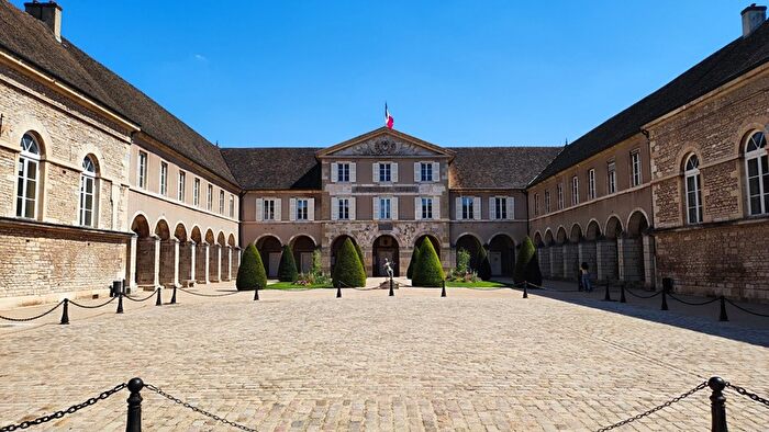 Appartement à vendre - Beaune, Centre-ville - 3 pièces - 2 chambres