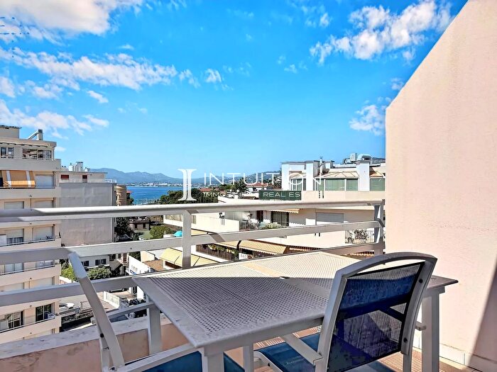 Appartement 2 pièces à louer à Cannes, Suquet