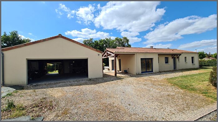 Maison à vendre - Bressuire, Malabry, Bois dAnne - 7 pièces - 4 chambres