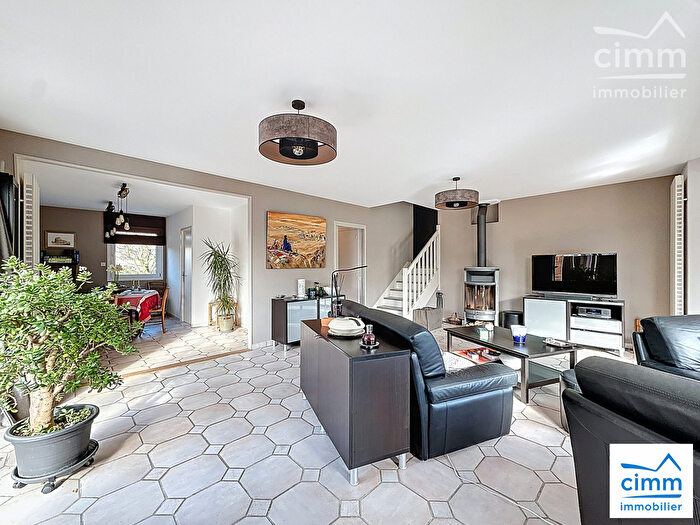 Maison à vendre - Noyal-Châtillon-sur-Seiche - 8 pièces - 5 chambres