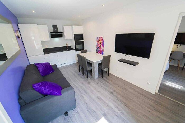 Colline des Pères-Tardy, Saint-Étienne : Appartement 2 pièces à louer
