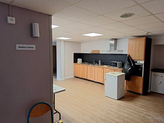 Appartement à louer - Barjols - 10 pièces - 6 chambres