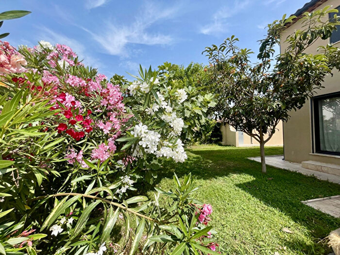 Maison à vendre - Salon-de-Provence, Aires de la Dime, Le Quintin - 9 pièces - 8 chambres