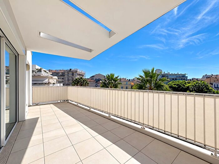 Appartement 3 pièces à vendre à Cannes, Californie Pezou