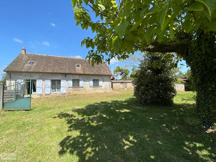 Maison 2 pièces à Saint-Célerin, à vendre