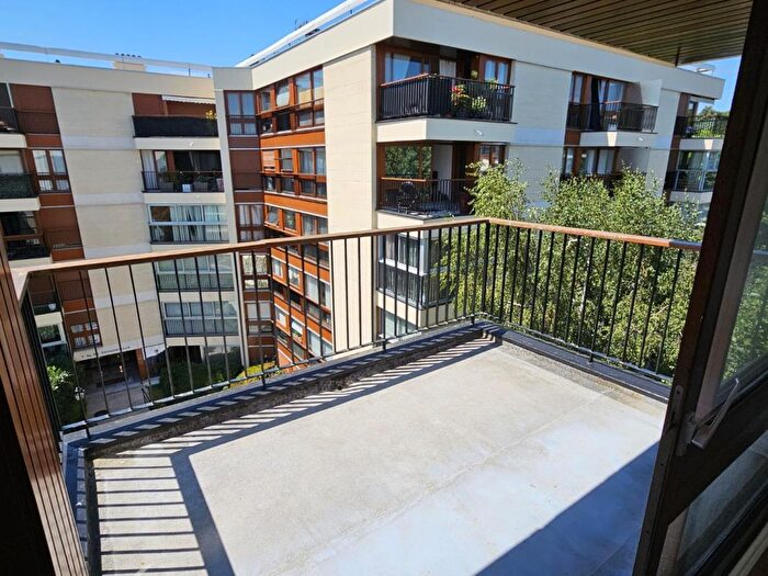 Appartement 5 pièces à louer à Le Chesnay, Pré-Vert