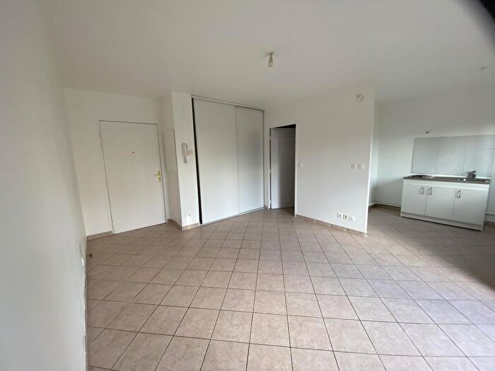 Appartement à louer - Mantes-la-Jolie, Centre-ville - 1 pièce