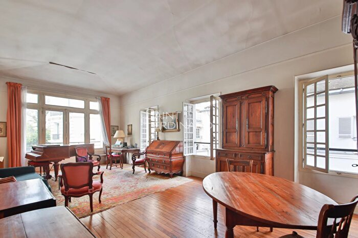 Appartement à vendre - Paris e , Passy, Maison de la Radio, Muette-Sud - 4 pièces - 2 chambres