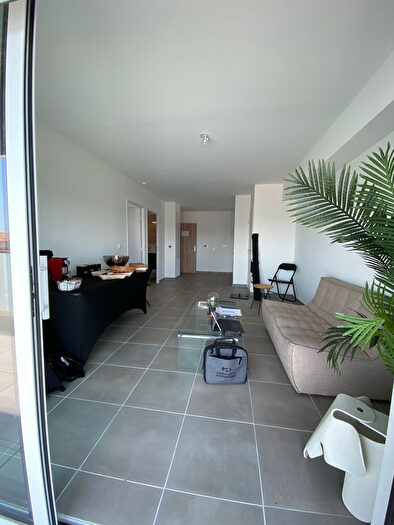 Maisons à vendre et appartements à louer - 1