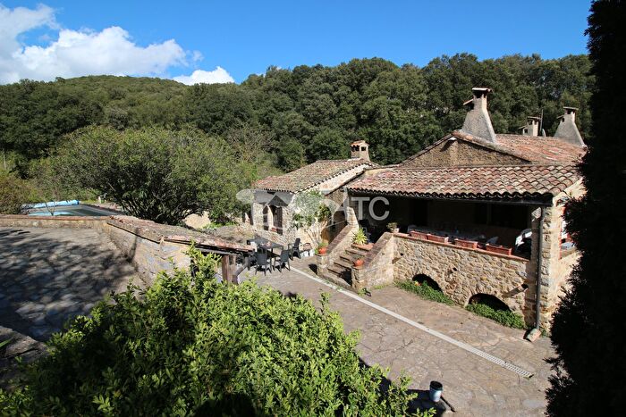 Maison à vendre - Alès - 8 pièces - 4 chambres