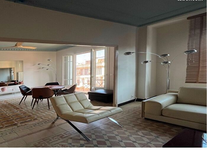 Appartement 3 pièces à Marseille 4ème, Cinq Avenues, à louer