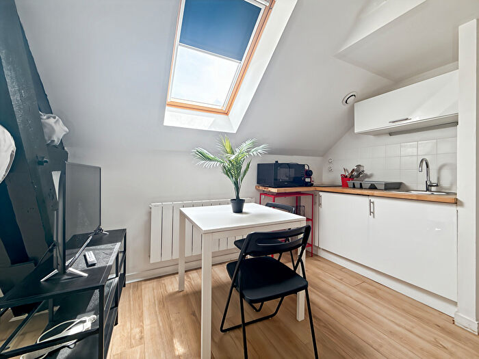 Appartement 1 pièce à louer à Quartiers Centre, Saint-Hélier, Gare