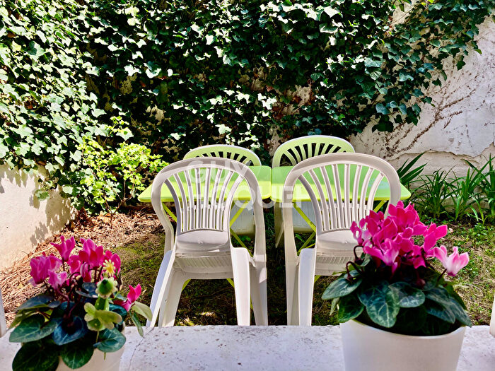 Appartement à vendre - Courbevoie, Marceau République - 2 pièces - 1 chambre