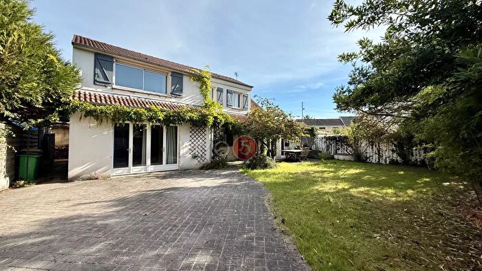 Maison à vendre - Clichy-sous-Bois, La Butte, Les Limites - 7 pièces - 5 chambres