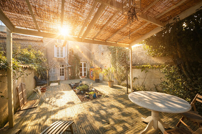 Maison à vendre - Civray - 7 pièces - 6 chambres