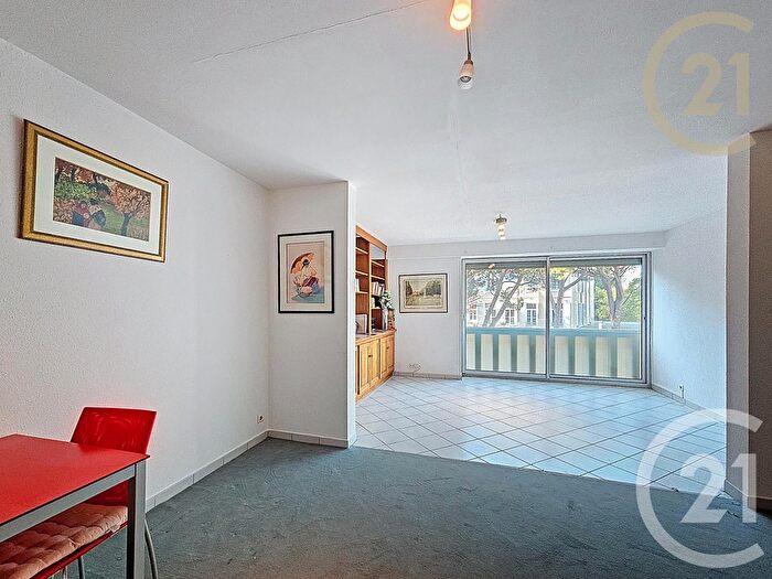 Appartement à vendre - Montélimar, Centre-ville - 3 pièces - 2 chambres