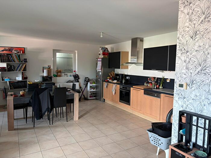 Appartement 3 pièces à Péron, à louer