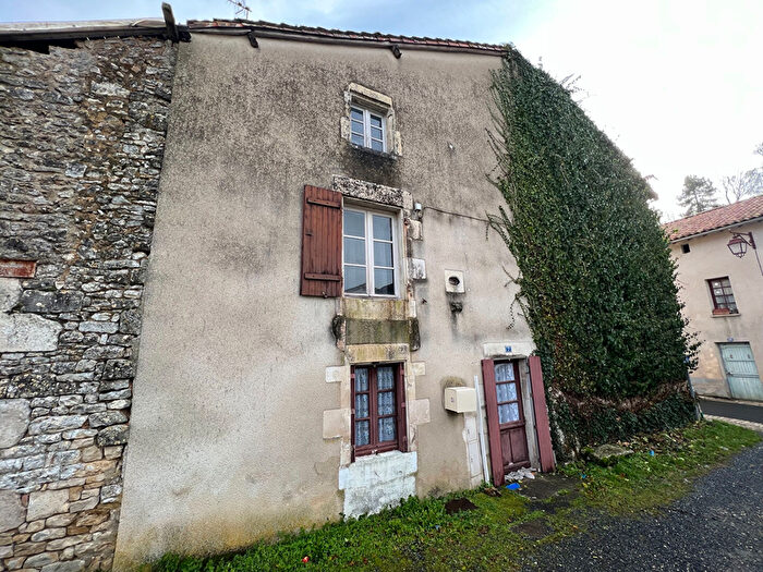 Maison à vendre - Charroux - 3 pièces - 2 chambres