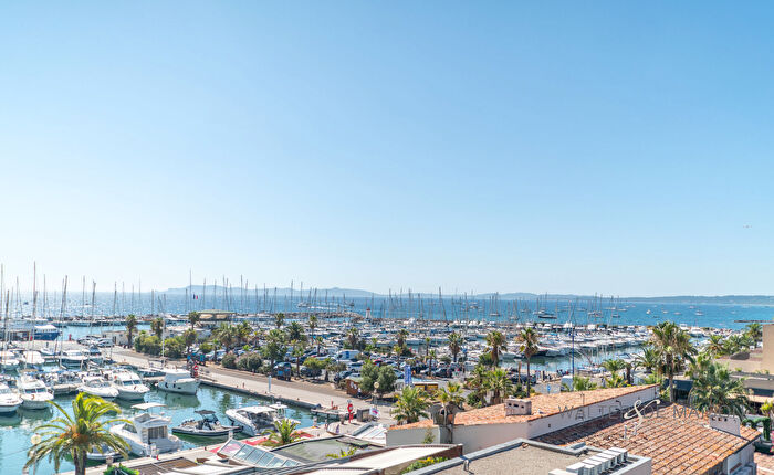 Appartement 3 pièces à Hyères, Port, à vendre