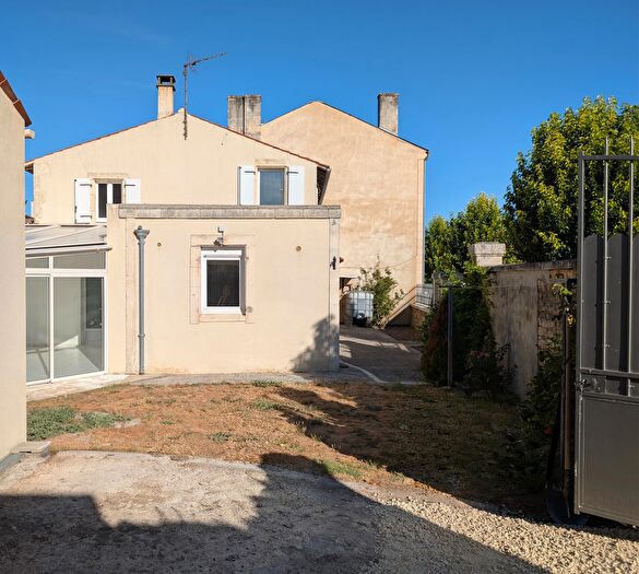 Maison 7 pièces à Saint-Jean-d'Angély, à louer