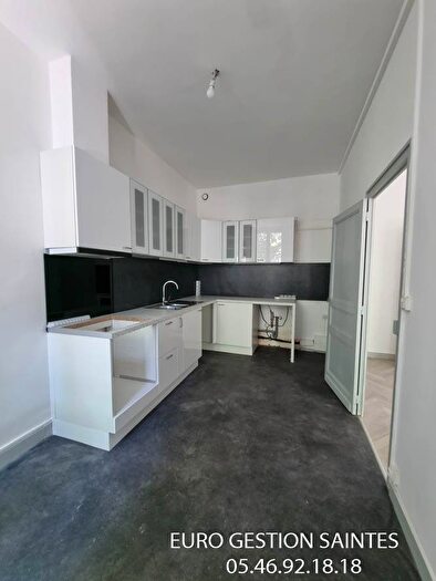 Appartement à louer - Saintes - 6 pièces - 4 chambres