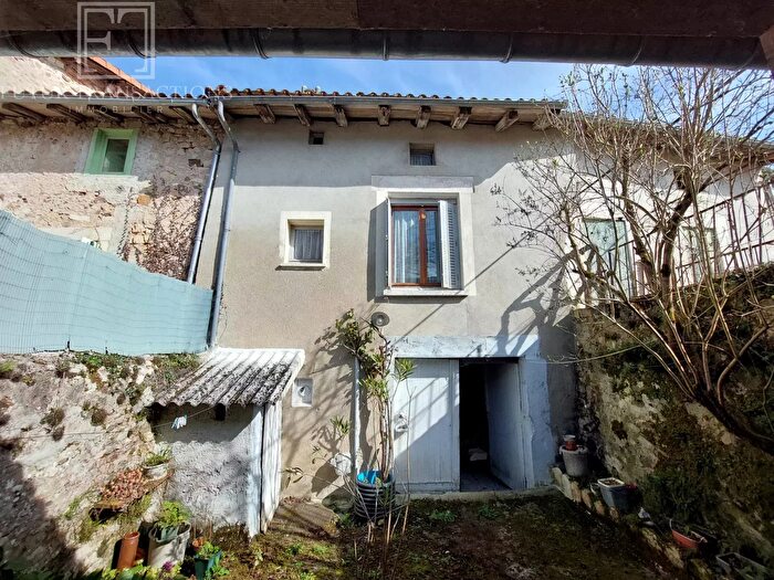 Maison à vendre - Nontron - 6 pièces - 3 chambres