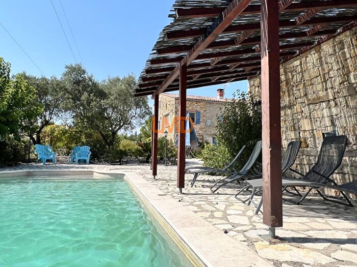 Maison à vendre - Barjac - 8 pièces - 5 chambres