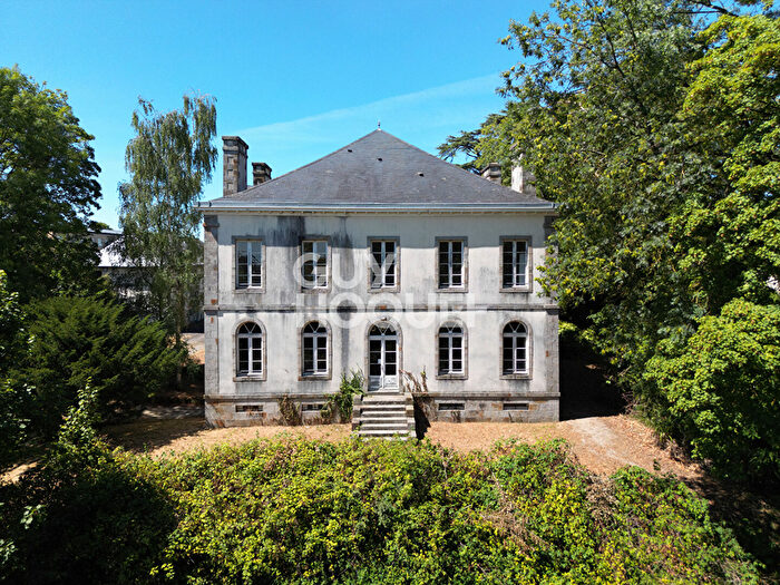 Maison 10 pièces à Bazouges-la-Pérouse, à vendre