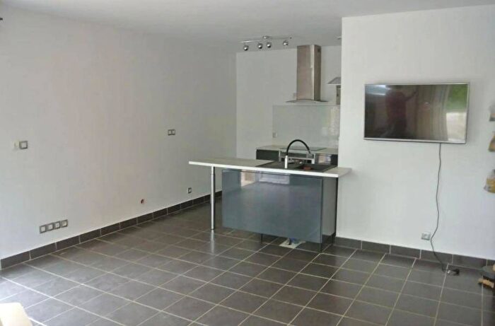 Maison 3 pièces à Le Tourne, à louer