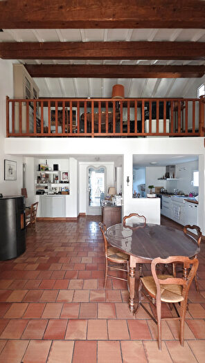 Maison à vendre - Saint-Martin-de-Crau - 6 pièces - 4 chambres